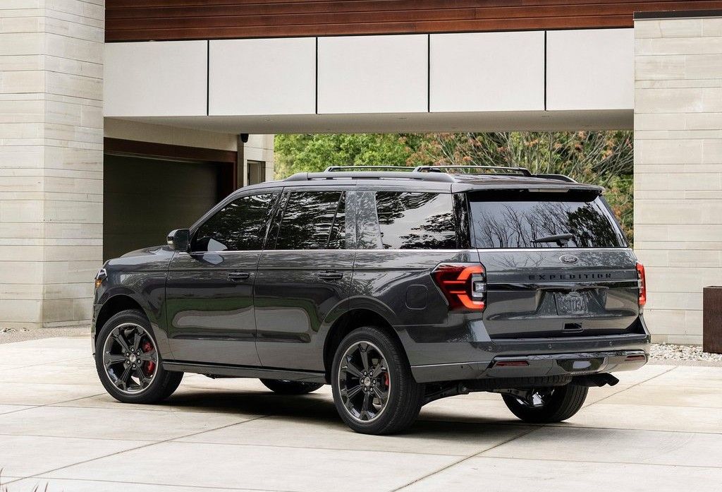 The 2022 Ford Expedition Stealth Performance Is The Perfect Sleeper For ...
