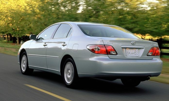 Here's What You Need To Know Before Buying A 2004 Lexus ES300