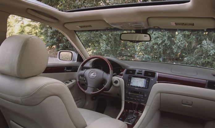 Here's What You Need To Know Before Buying A 2004 Lexus ES300