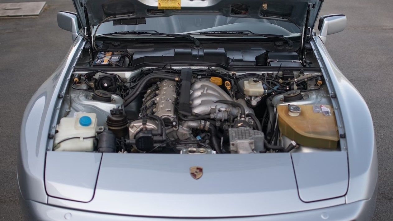 10 Things We Love About The Porsche 944 S2