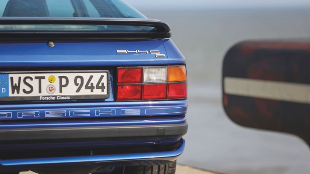 10 Things We Love About The Porsche 944 S2