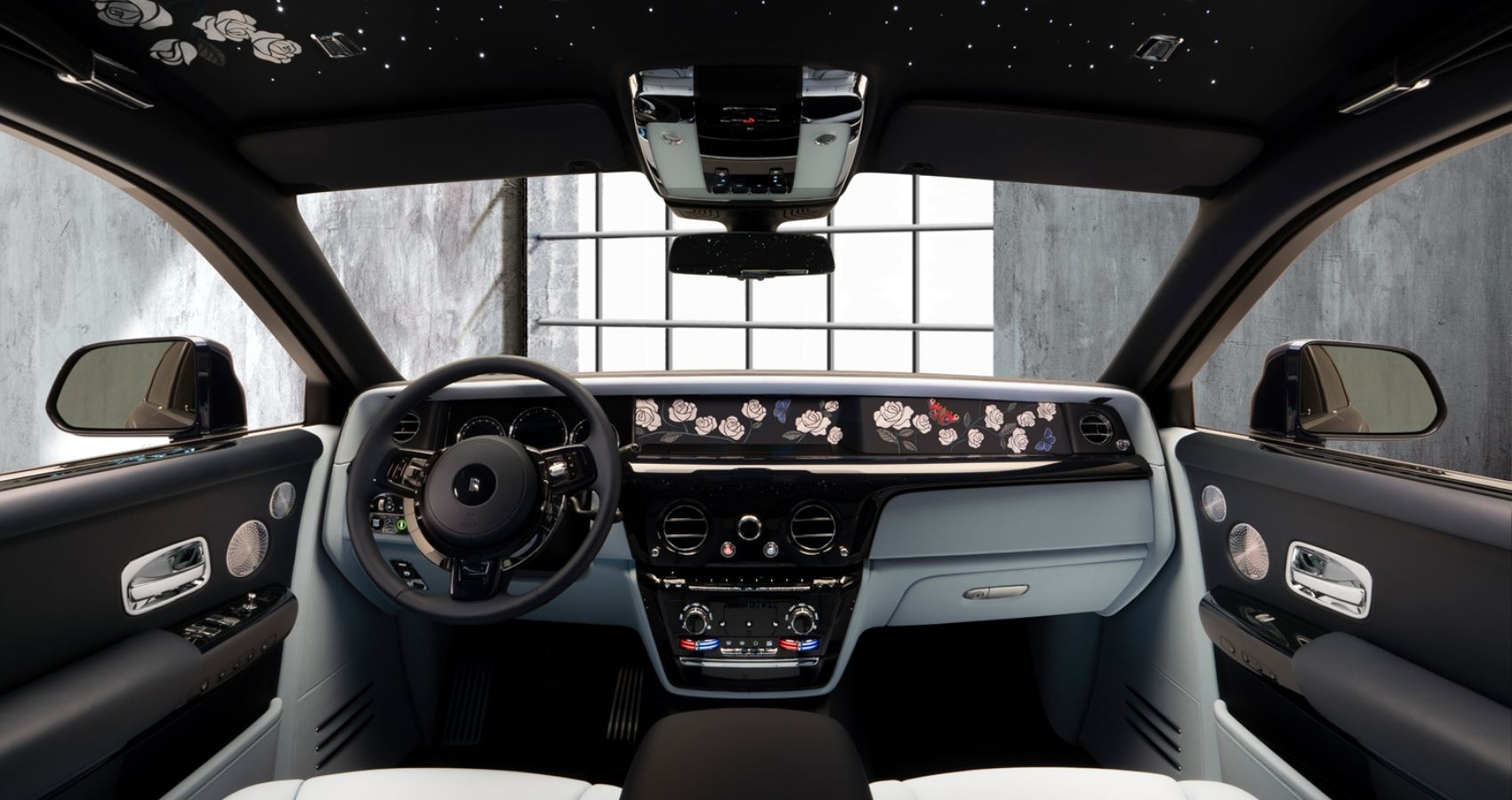 This Bespoke Rolls-Royce Phantom Interior Features An Astonishing ...