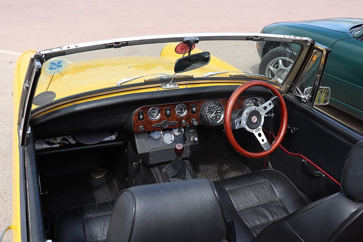 8 Things We Love About The MG Midget (2 Reasons Why We'd Never Buy One)
