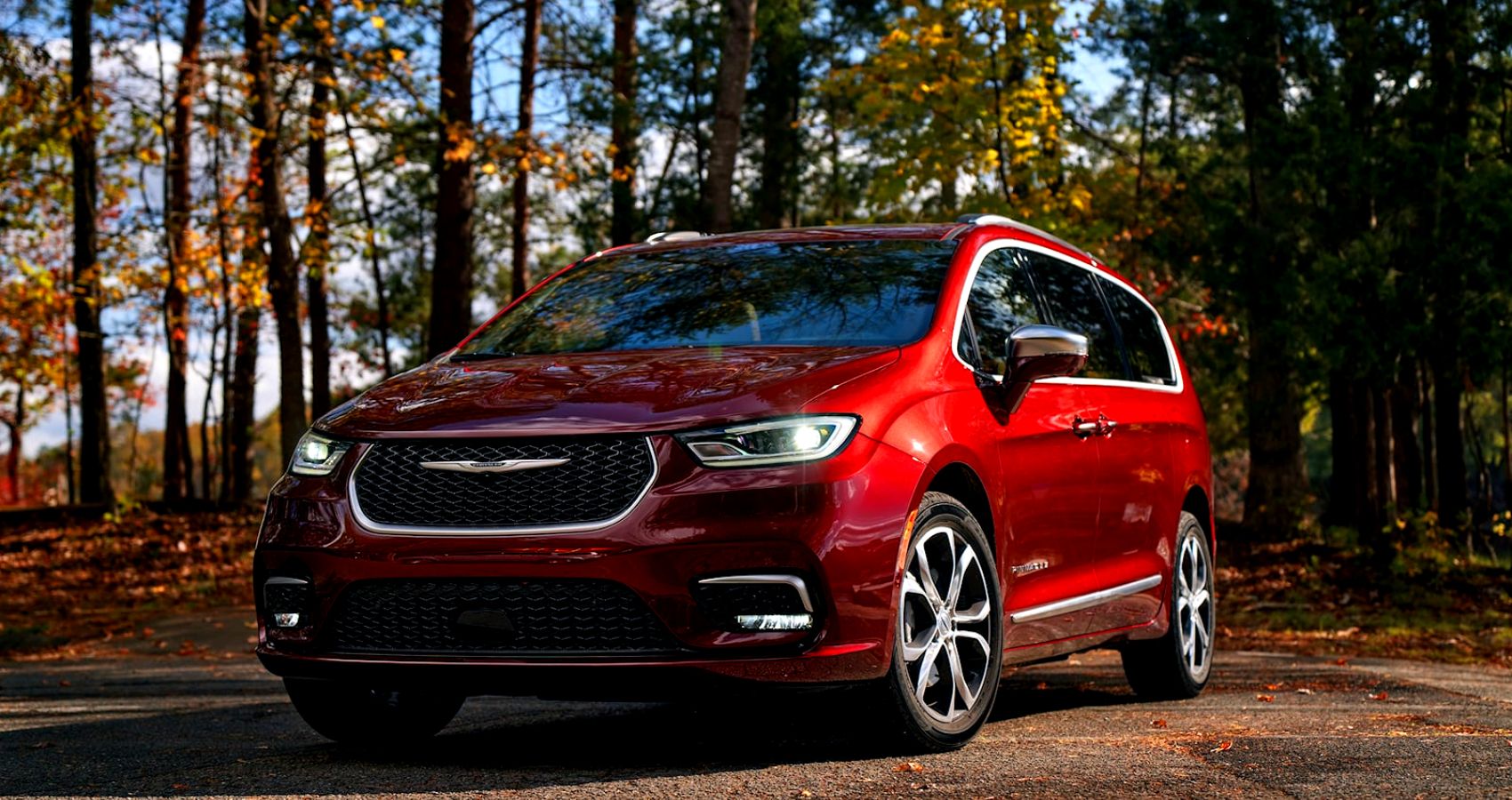 2023 Chrysler Pacifica | HotCars