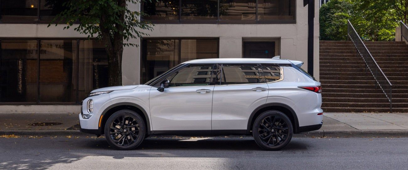Everything You Need To Know About The 2022 Mitsubishi Outlander Black ...