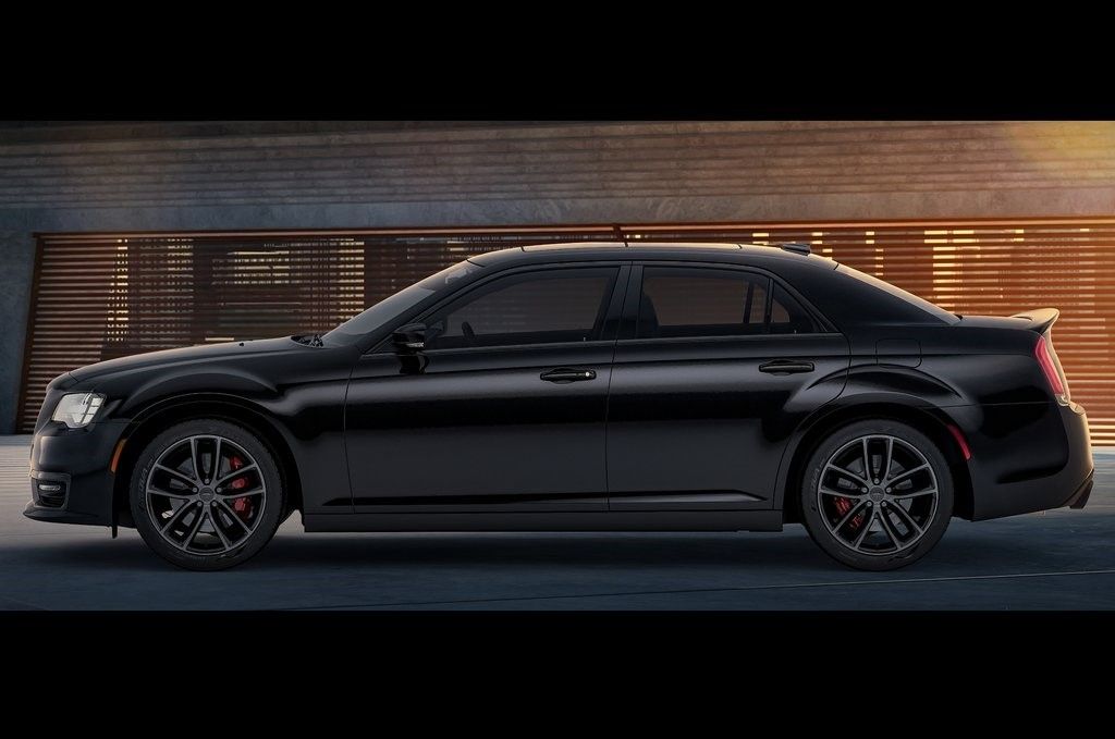 5 Best American Luxury Cars (5 British Models We'd Rather Buy)