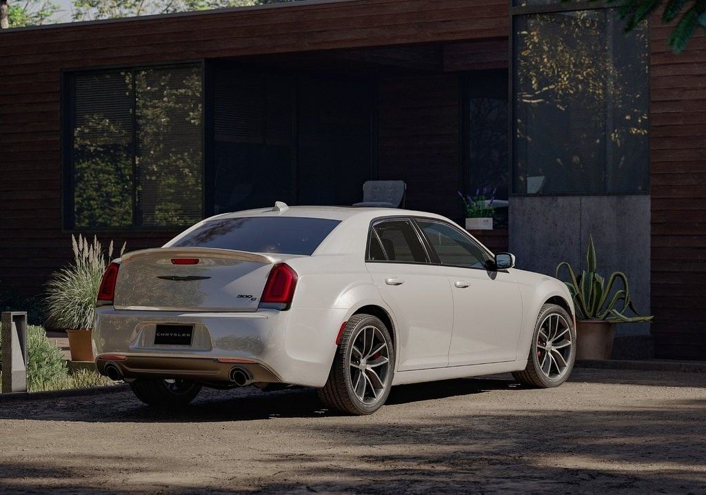 5 Best American Luxury Cars (5 British Models We'd Rather Buy)