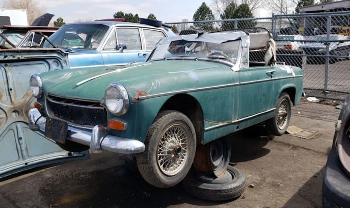 8 Things We Love About The MG Midget (2 Reasons Why We'd Never Buy One)