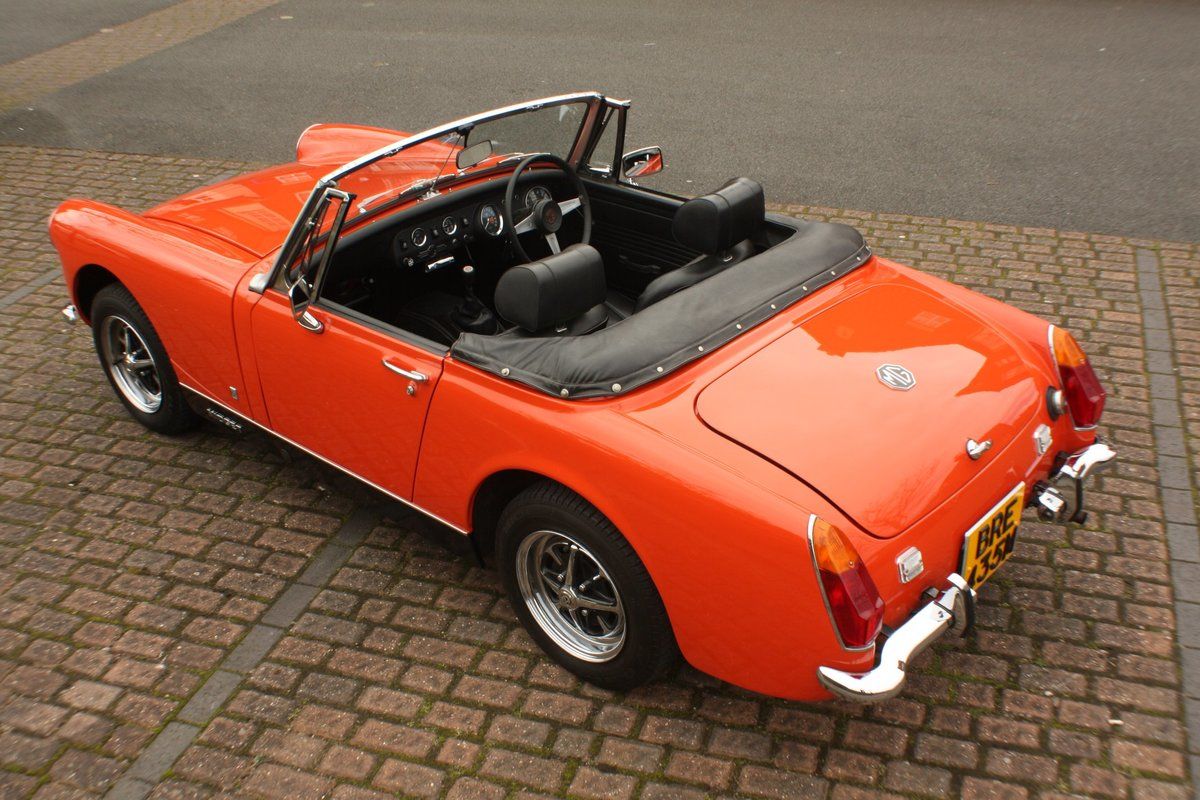 8 Things We Love About The MG Midget (2 Reasons Why We'd Never Buy One)