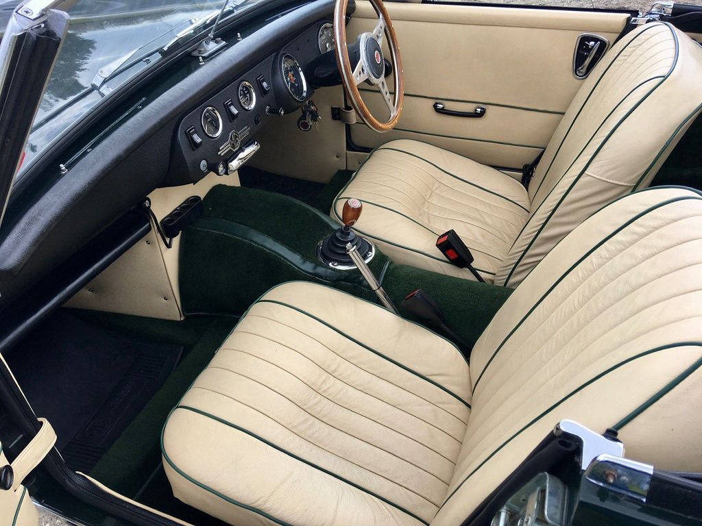 8 Things We Love About The MG Midget (2 Reasons Why We'd Never Buy One)