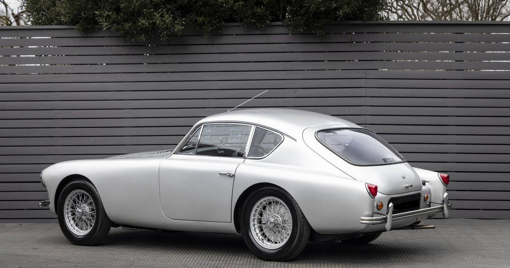 10 Awesome British Classic Cars Every Gearhead Should Import To The ...