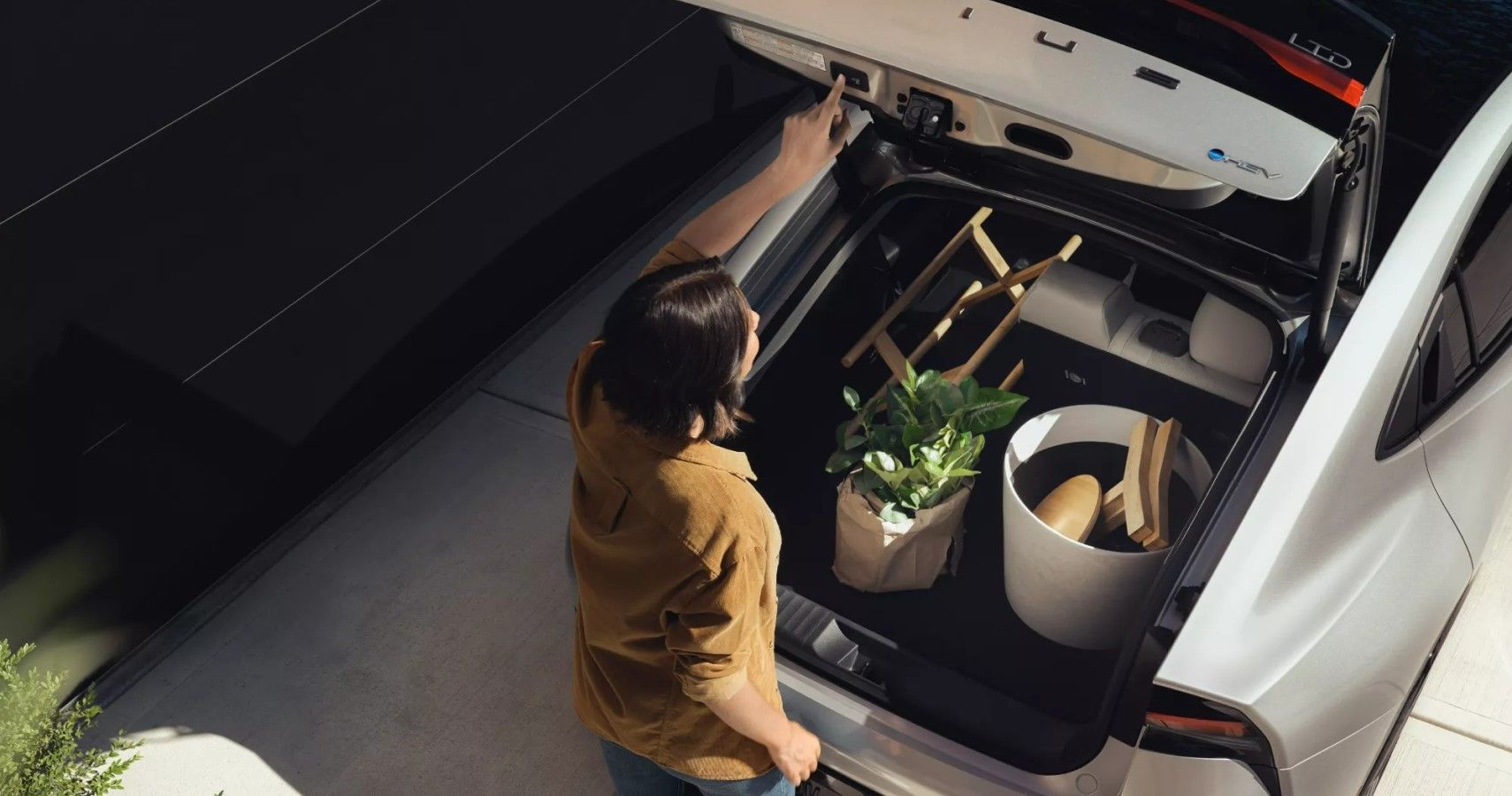 How The 2023 Toyota Prius Interior Is Simple And Futuristic