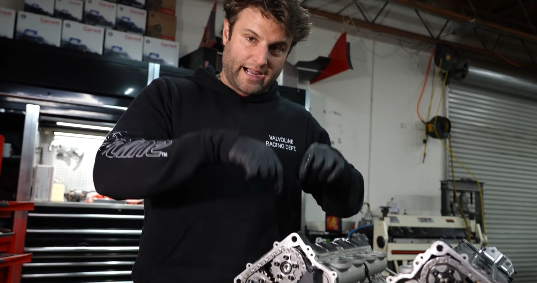 Here’s What An Indycar Engine Really Looks Like From Inside