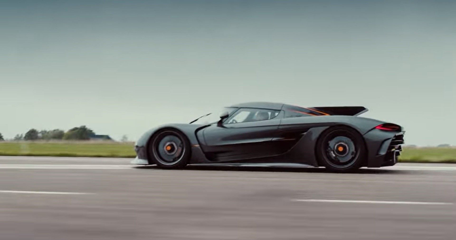 This Is The 300-MPH Koenigsegg Jesko Absolut That No One Dares To Take ...