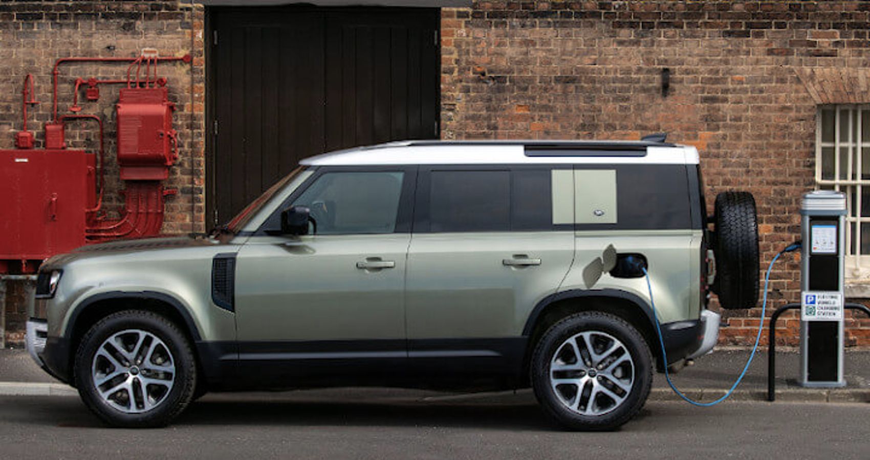 10 Things We Love About The 2023 Land Rover Defender