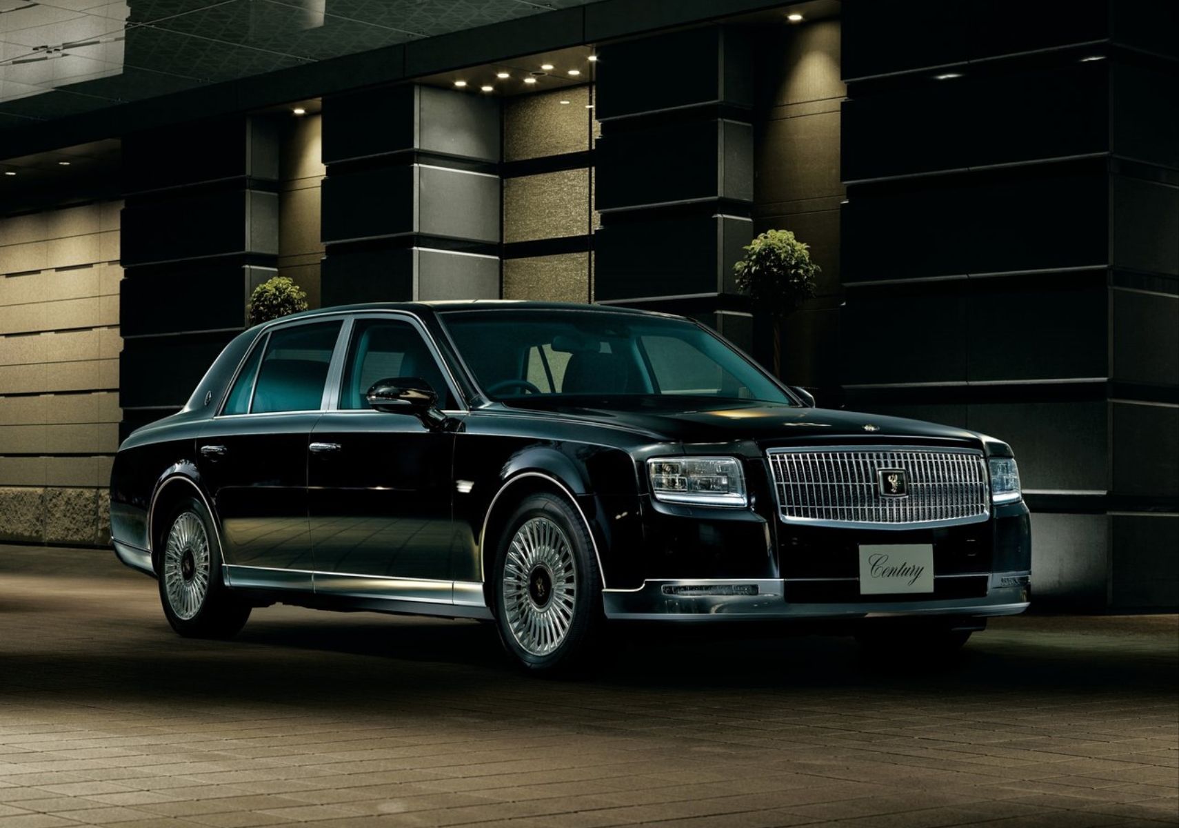 10 Best Luxury Cars With V8 Engines