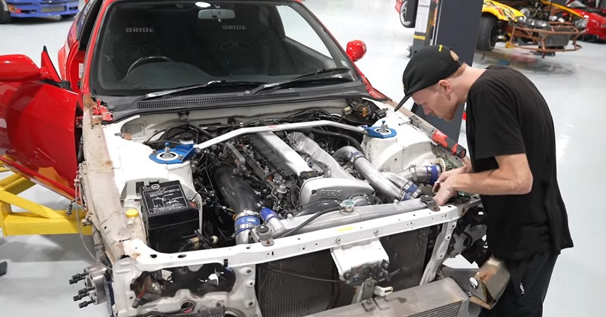 Breathing New Life Into This Classic Nissan Skyline R33 GT-R