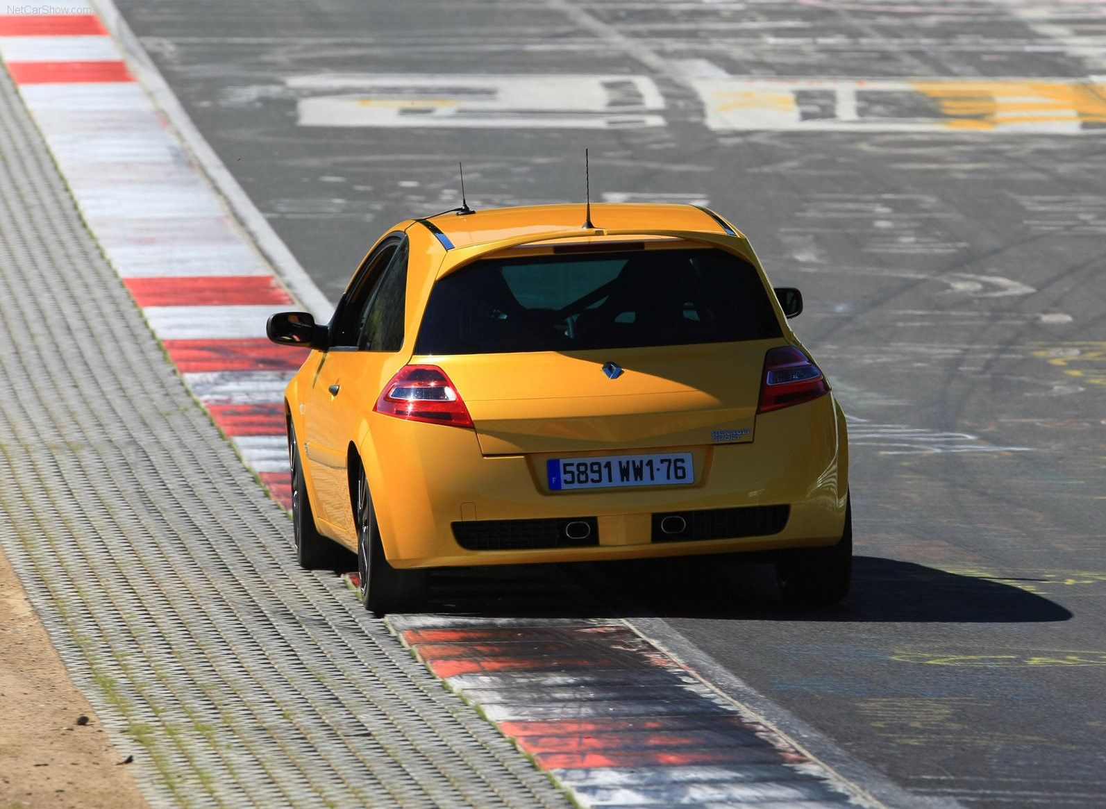 10 Reasons Why The Renault R26.R Is Known As The GT3 Of Hot Hatches