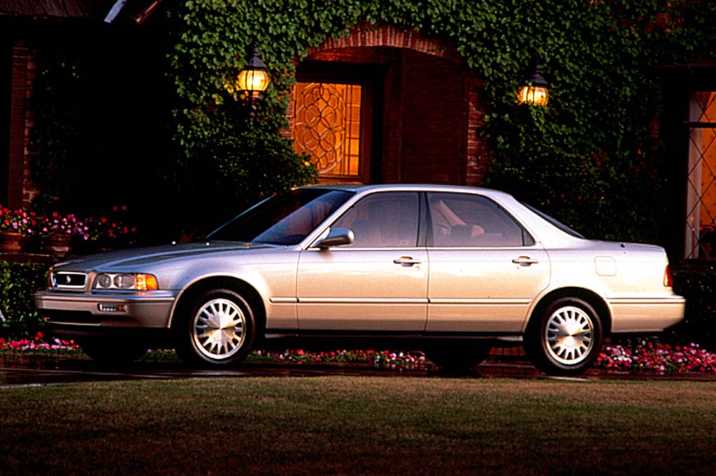 These Are The Cars The Cast From Friends Bought With Their First Paychecks