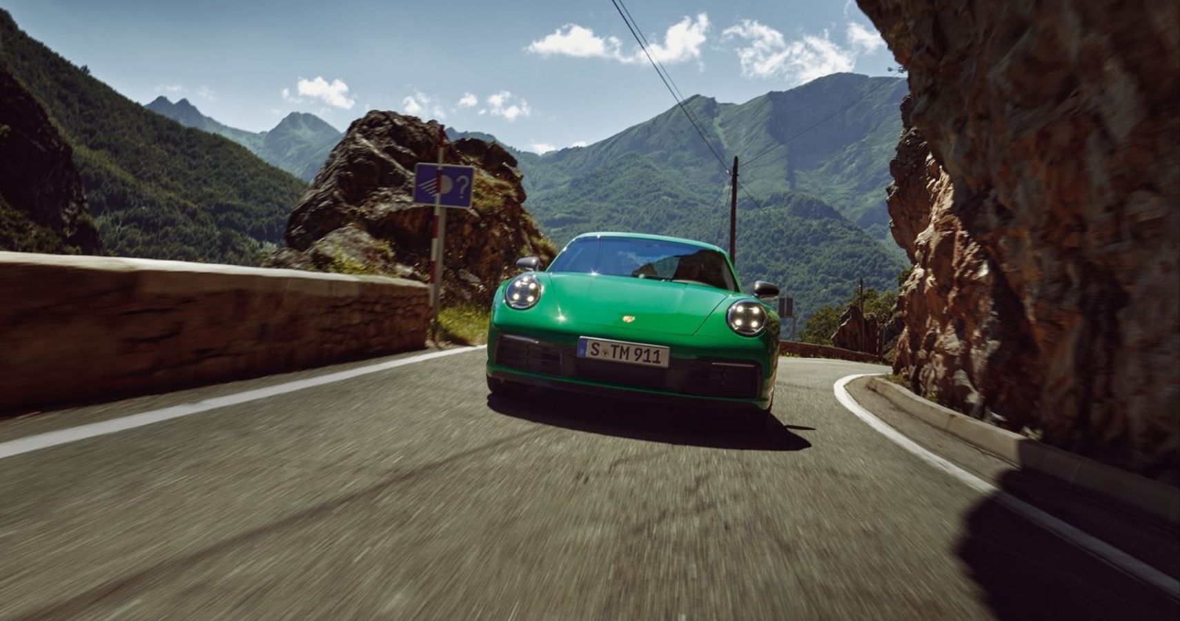 Why We’d Choose The 2023 Audi R8 Over The 2023 Porsche 911