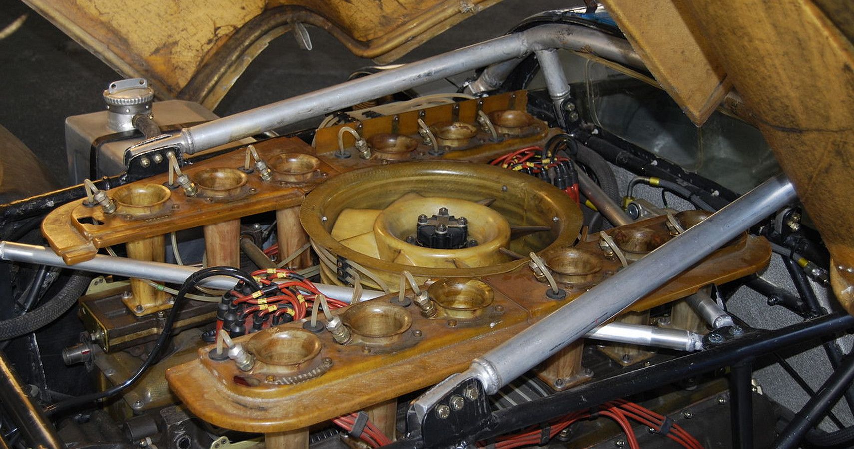 5 Best American V8 Engines (5 German Engines That Are Better)