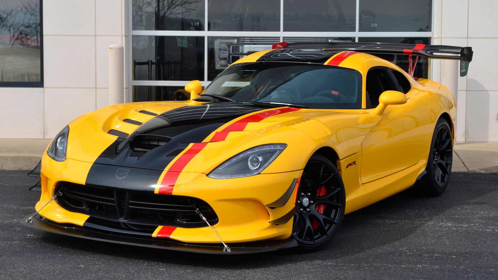 Top 10 Best-Looking Sports Cars To Wear Yellow