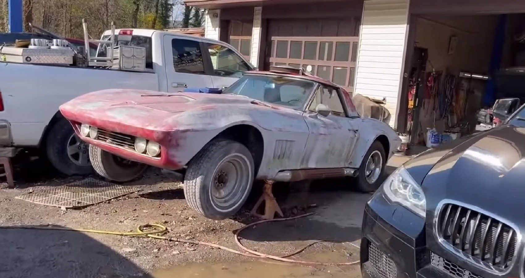 This Chevrolet Corvette Barn Find Has Side-Exhausts, A Big Block Engine ...