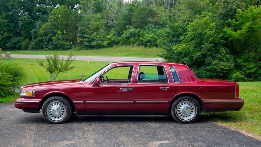 Why The Lincoln Town Car Is A Cool And Affordable Luxurious Underdog