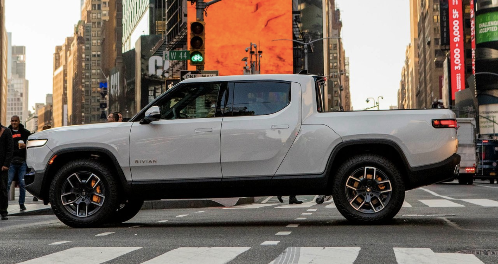 Here’s Why The Rivian R1T Is The Full-Size Pickup Truck With The Best eMPG