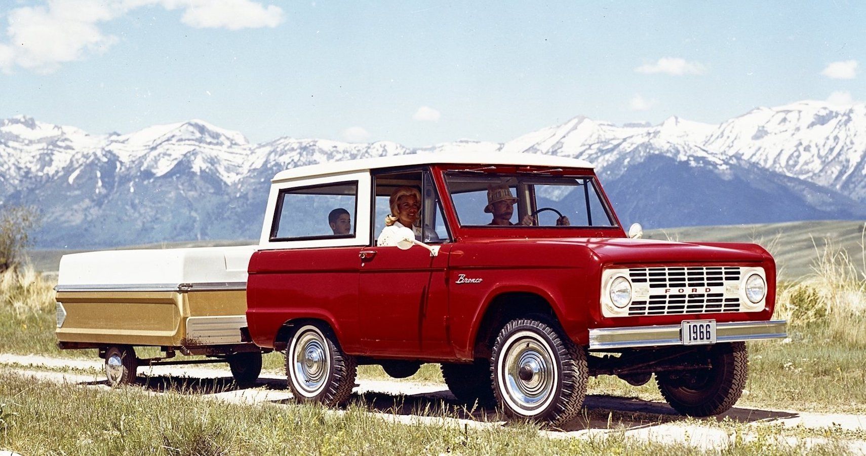 Which Is The Better 70s Off Roader: The Toyota Land Cruiser FJ40 Or ...