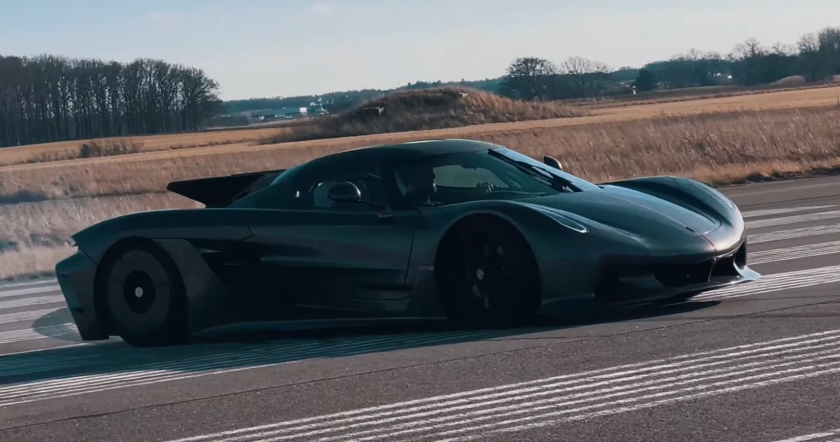Watch The Koenigsegg Jesko Absolut Unleash Its Fury For The First Time ...