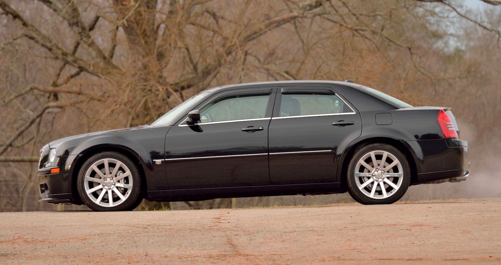 Why The Chrysler 300C Is The Best Luxury Car You've Never Considered