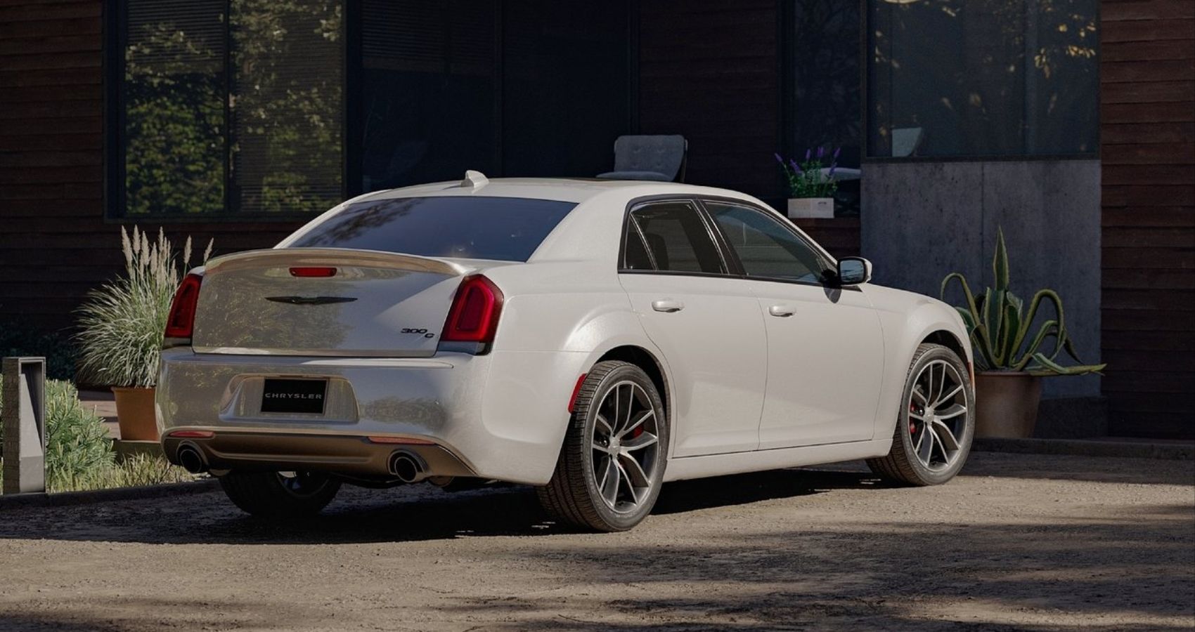 Why The Chrysler 300C Is The Best Luxury Car You've Never Considered
