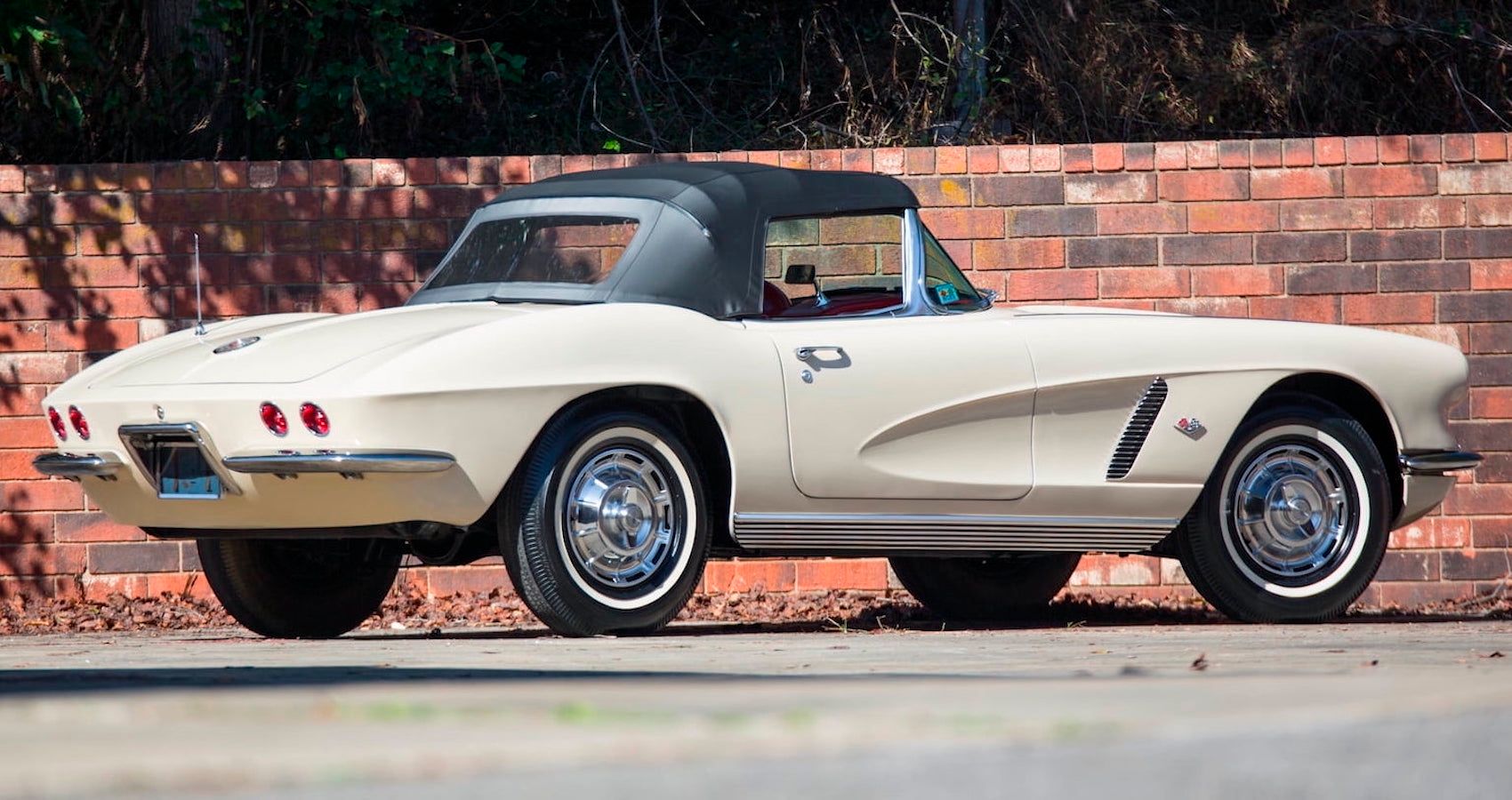 Watching This Vintage Chevy Corvette Delivery Will Make You Wince
