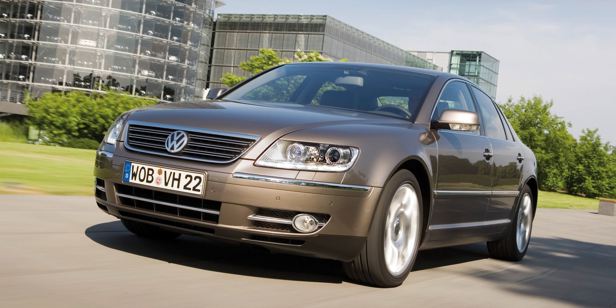 2004-2006 Volkswagen Phaeton: Prices, Specs, And Features