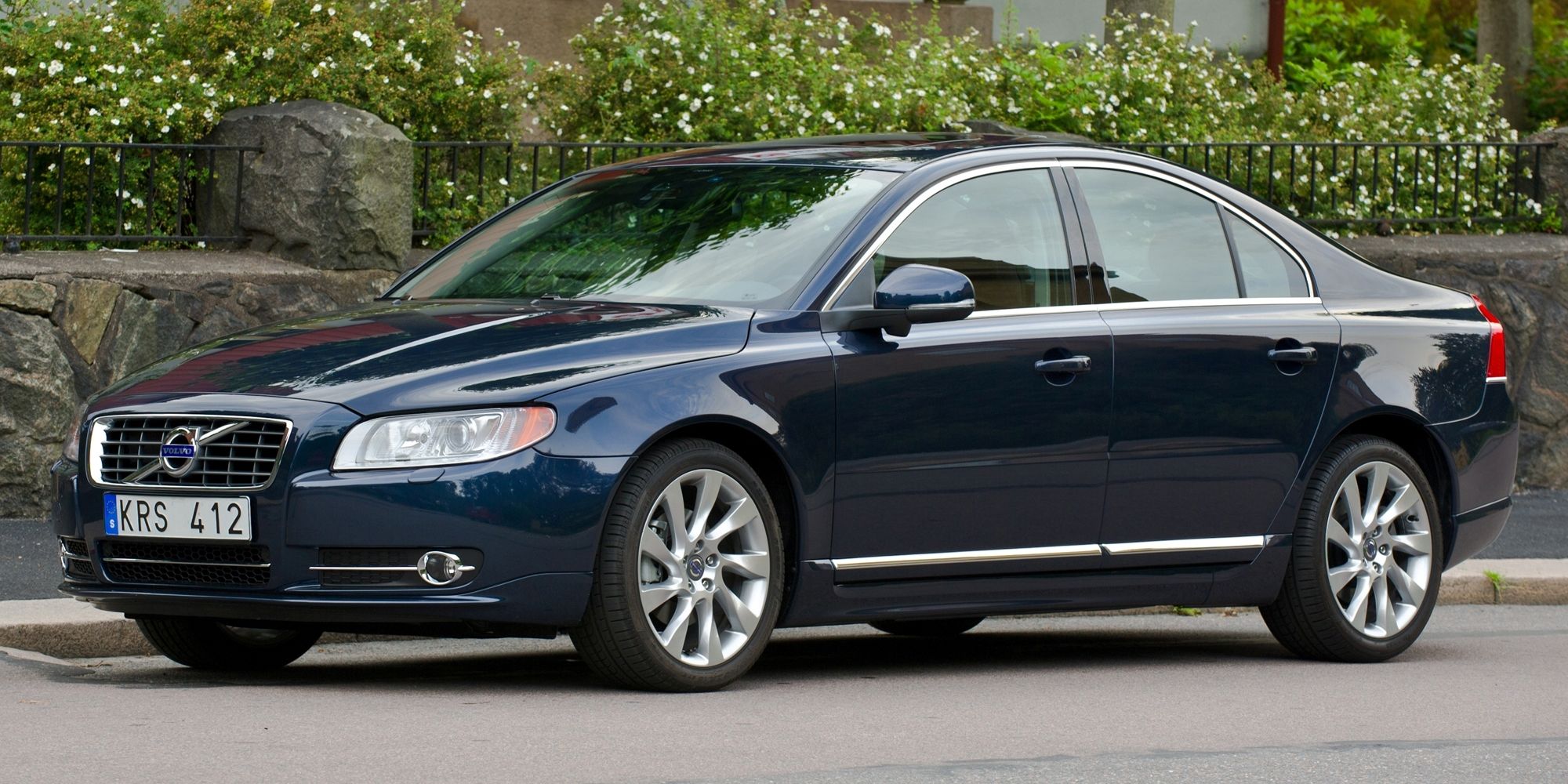 10 Underrated Luxury Cars That Offer Great Value