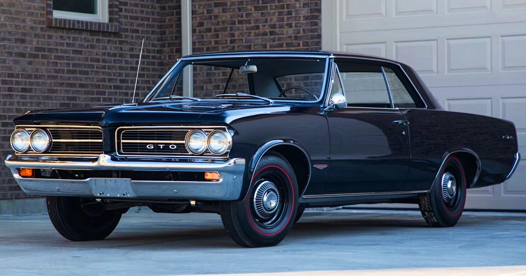 10 Classic American V8 Cars With Manual Transmissions