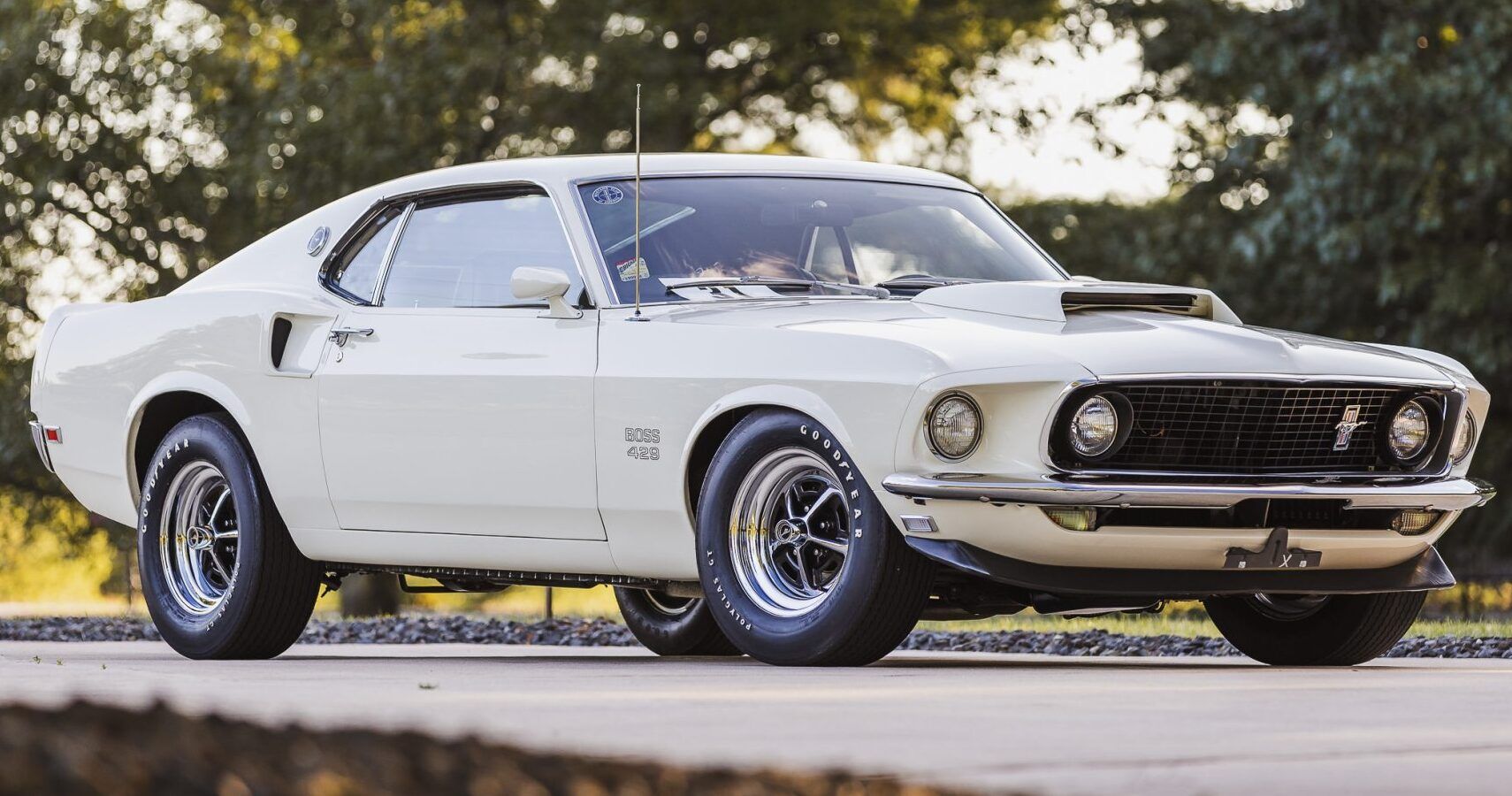 10 Legendary Muscle Cars That Redefined Speed and Power