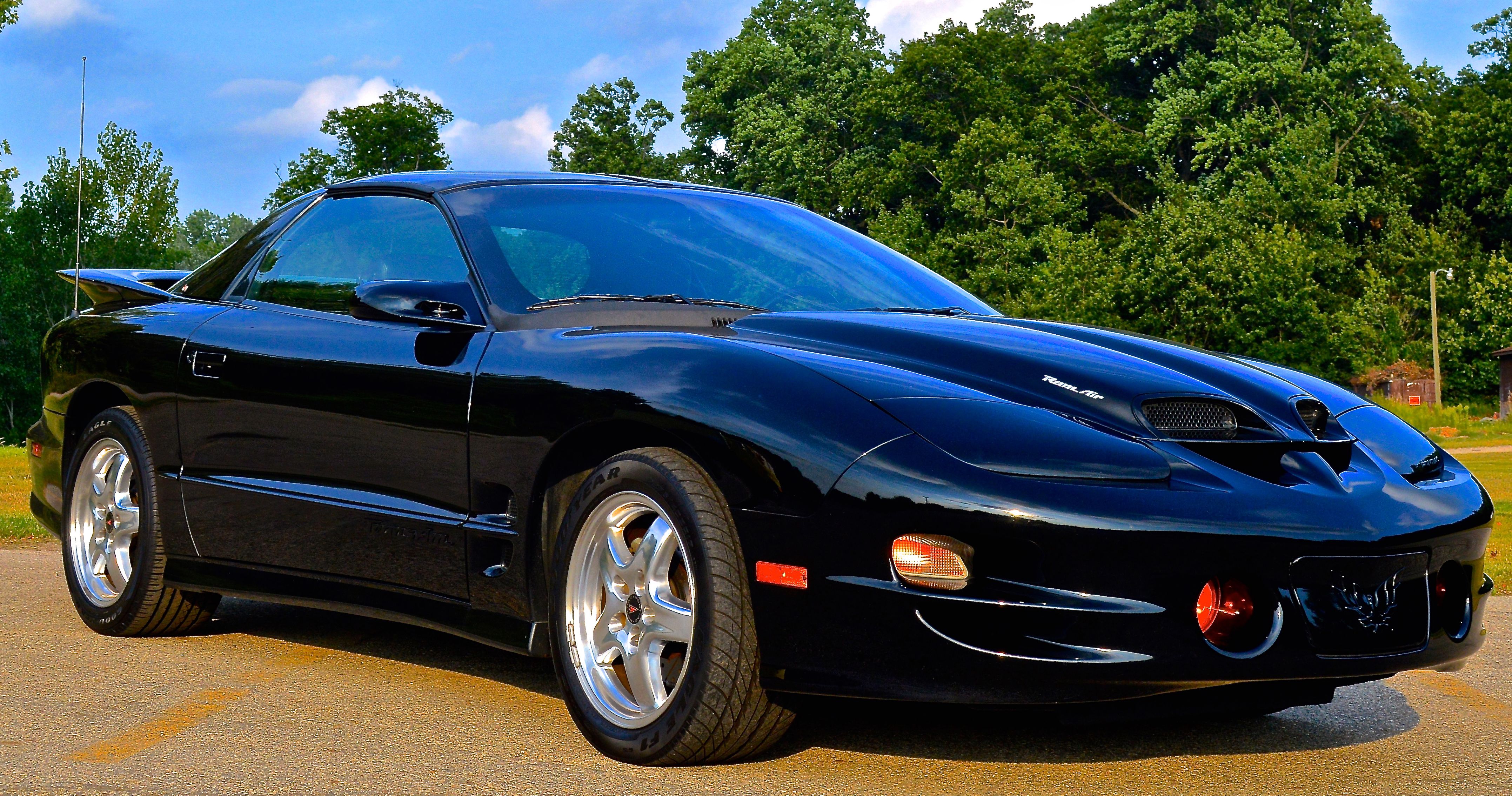 10 Classic American V8 Cars With Manual Transmissions