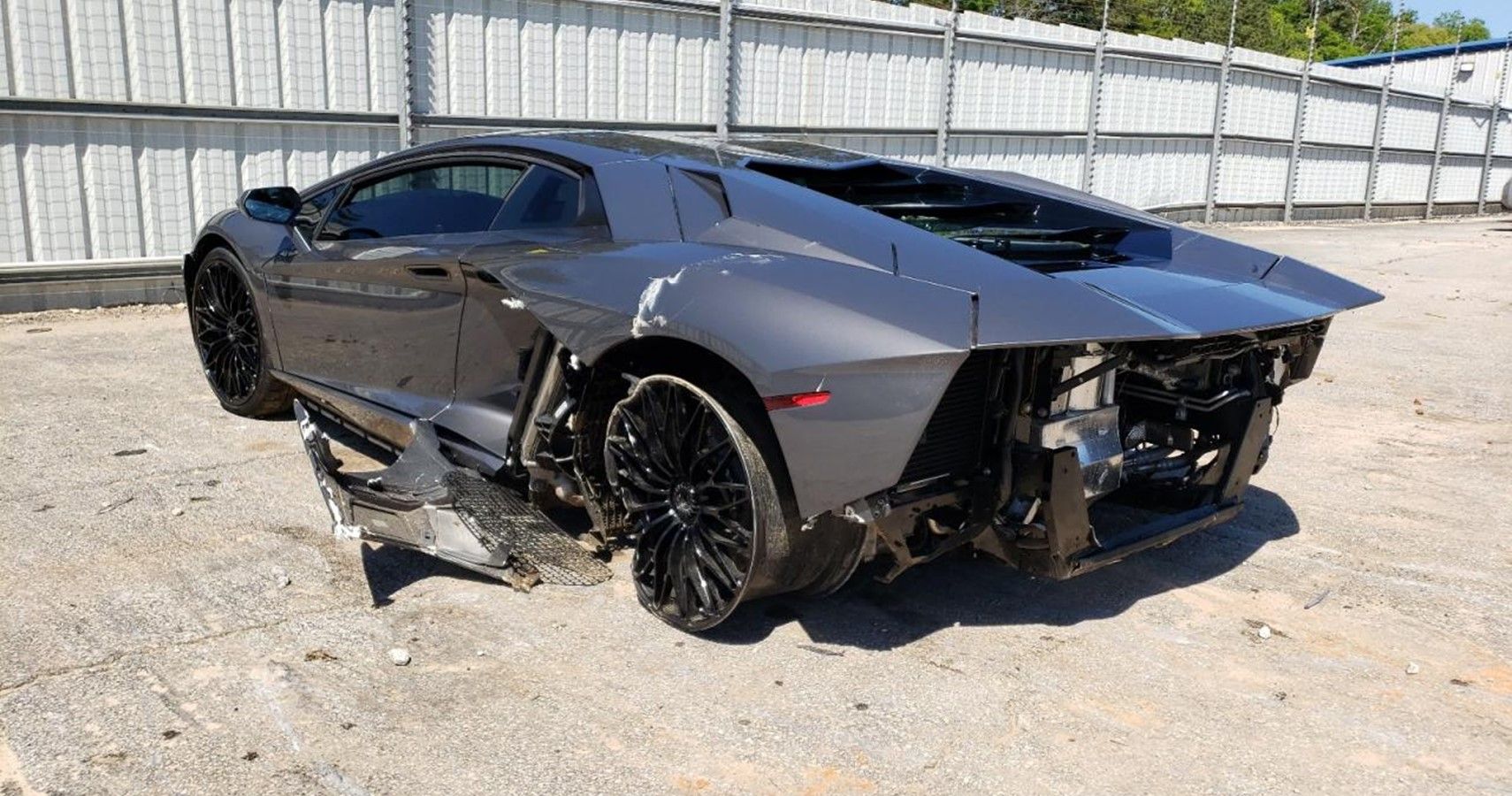 This Rare Lamborghini Aventador Ultimae May Never Live To Drive 1100 Miles