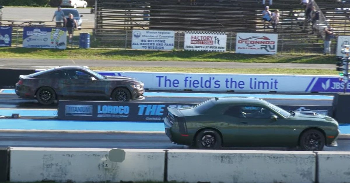This Feud Between This Ford Mustang GT And A Dodge Challenger Scat Pack ...