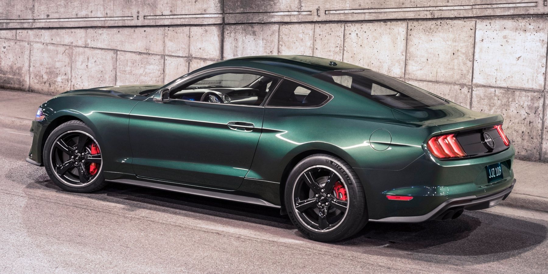 10 Awesome V8 Muscle Cars For Everyday Driving