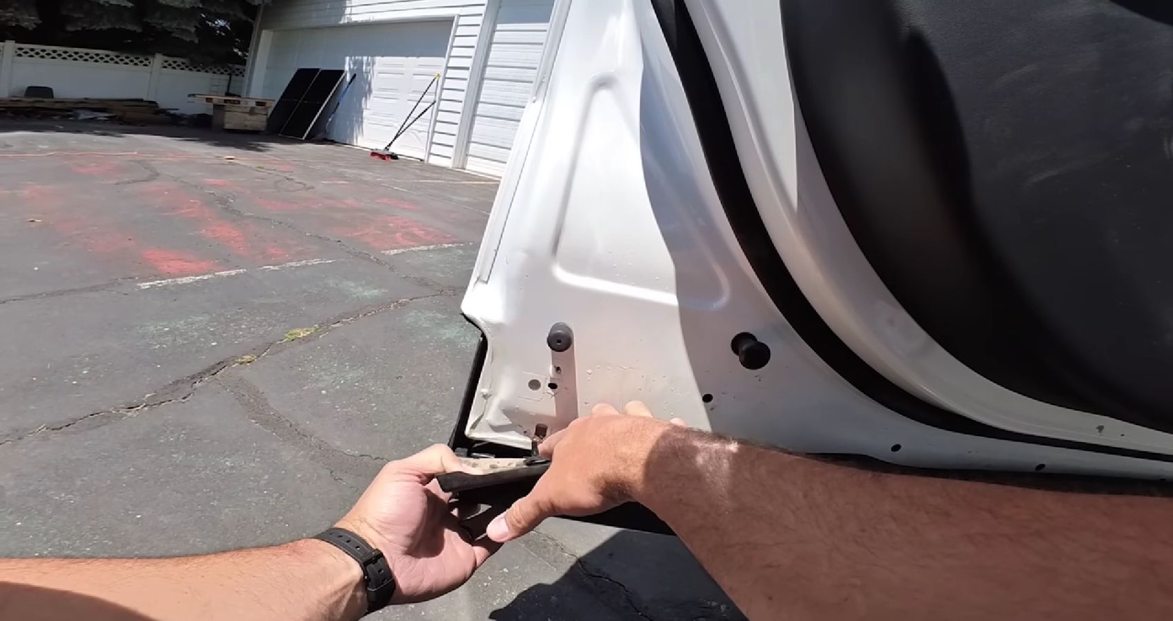 Rivian R1T Owner Hates These Major Design Flaws Of His Electric Pickup ...