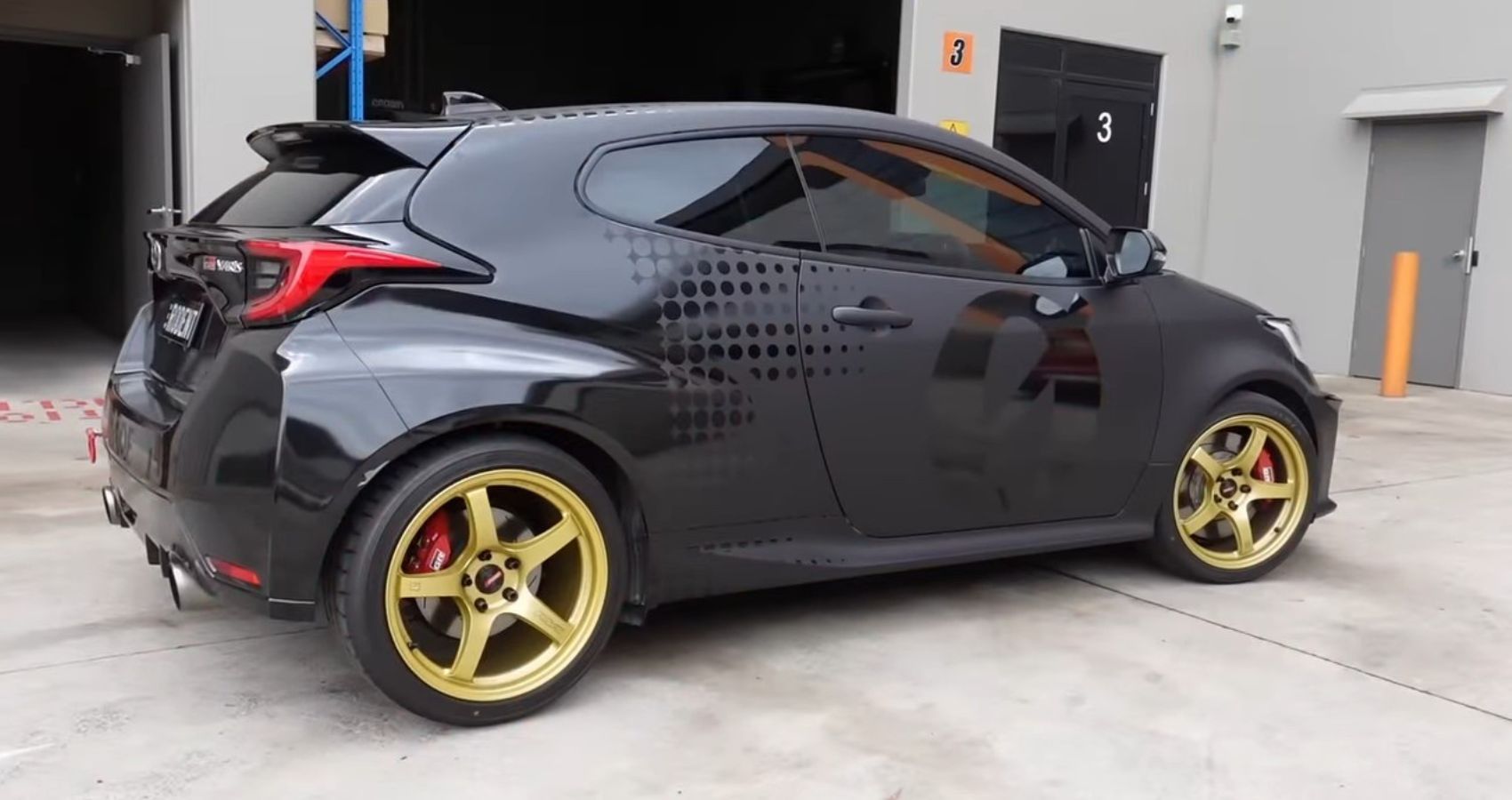 This Tuned 3-Cylinder Toyota GR Yaris Makes More HP Than A V8 Dodge Charger