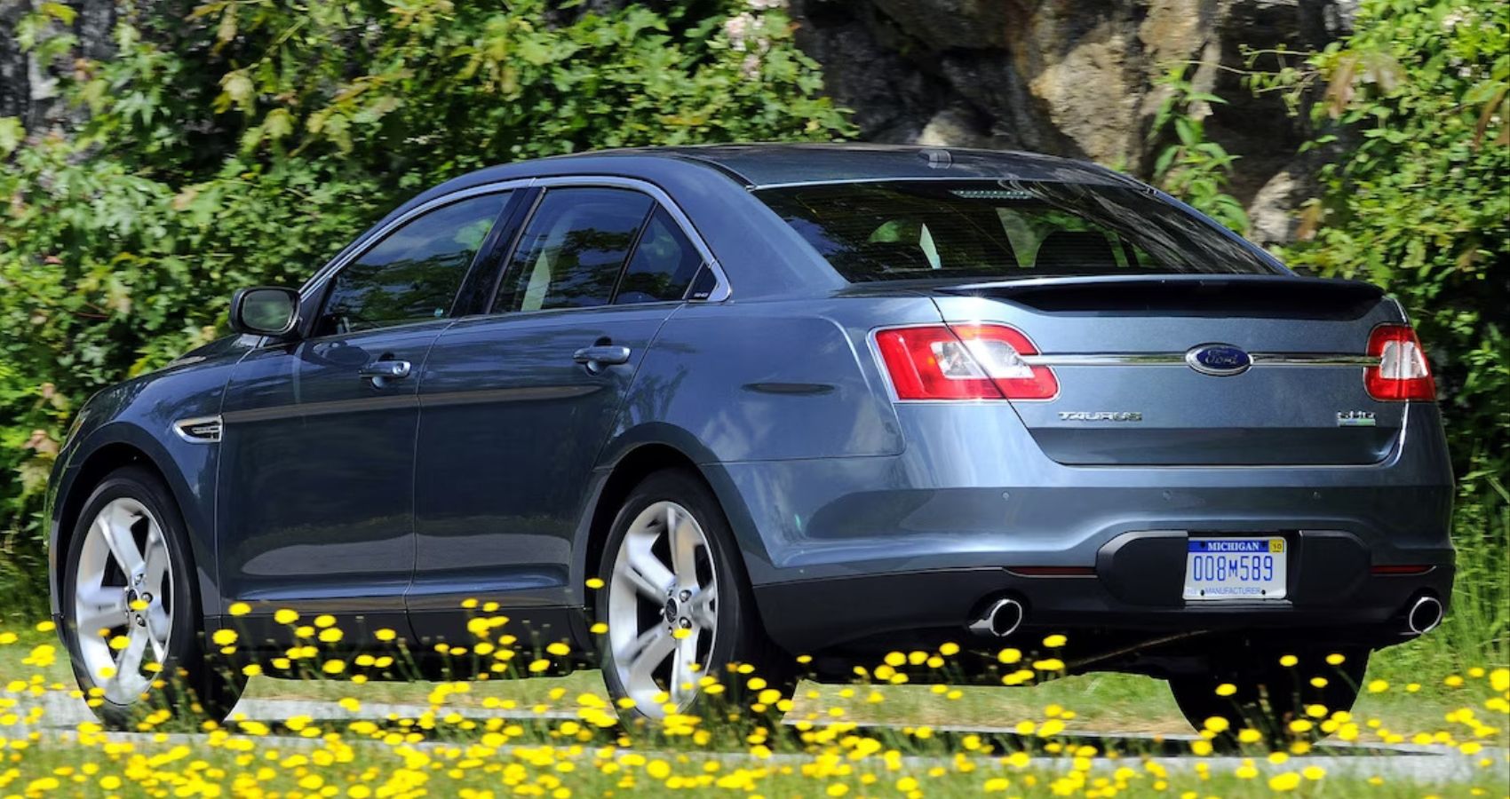 The 2019 Ford Taurus SHO Is The Best Sleeper Car For Under $30,000