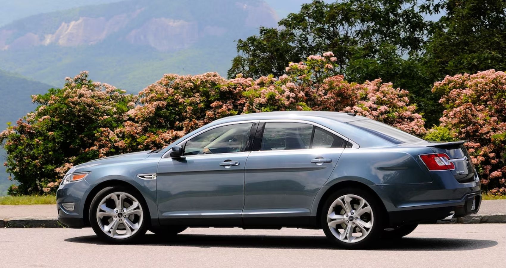 The 2019 Ford Taurus SHO Is The Best Sleeper Car For Under $30,000