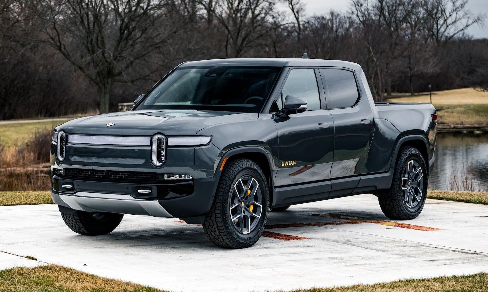10 Reasons To Choose A Rivian R1T Over A Ford F-150 Lightning