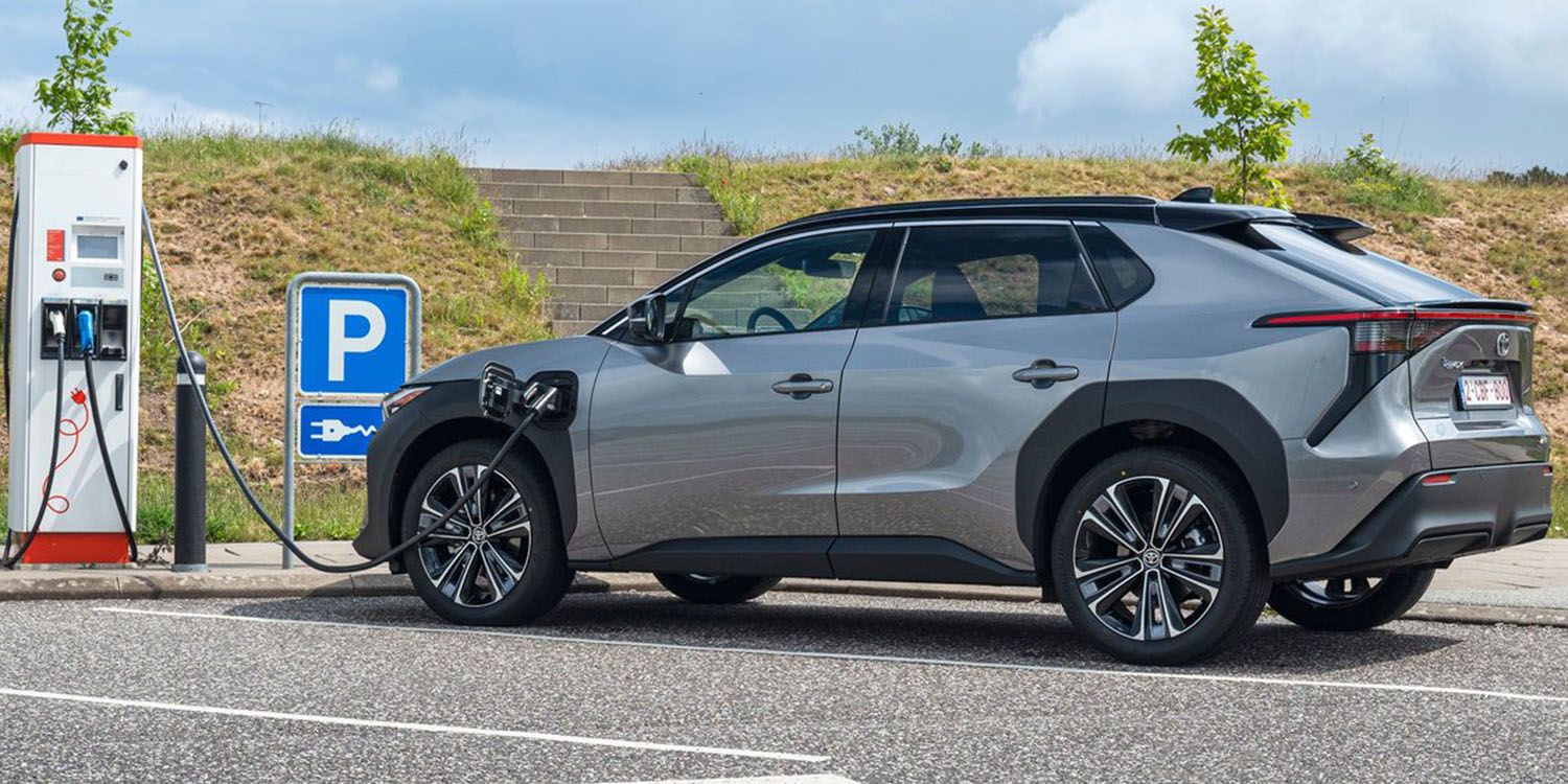 How Solid State EV Batteries Compare To Lithium-Ion: Pros And Cons Analyzed