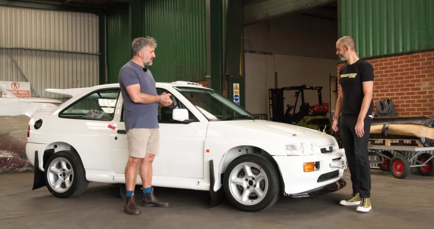 This 700-Mile Ford Escort RS Cosworth Provides An Unboxing Video Like ...