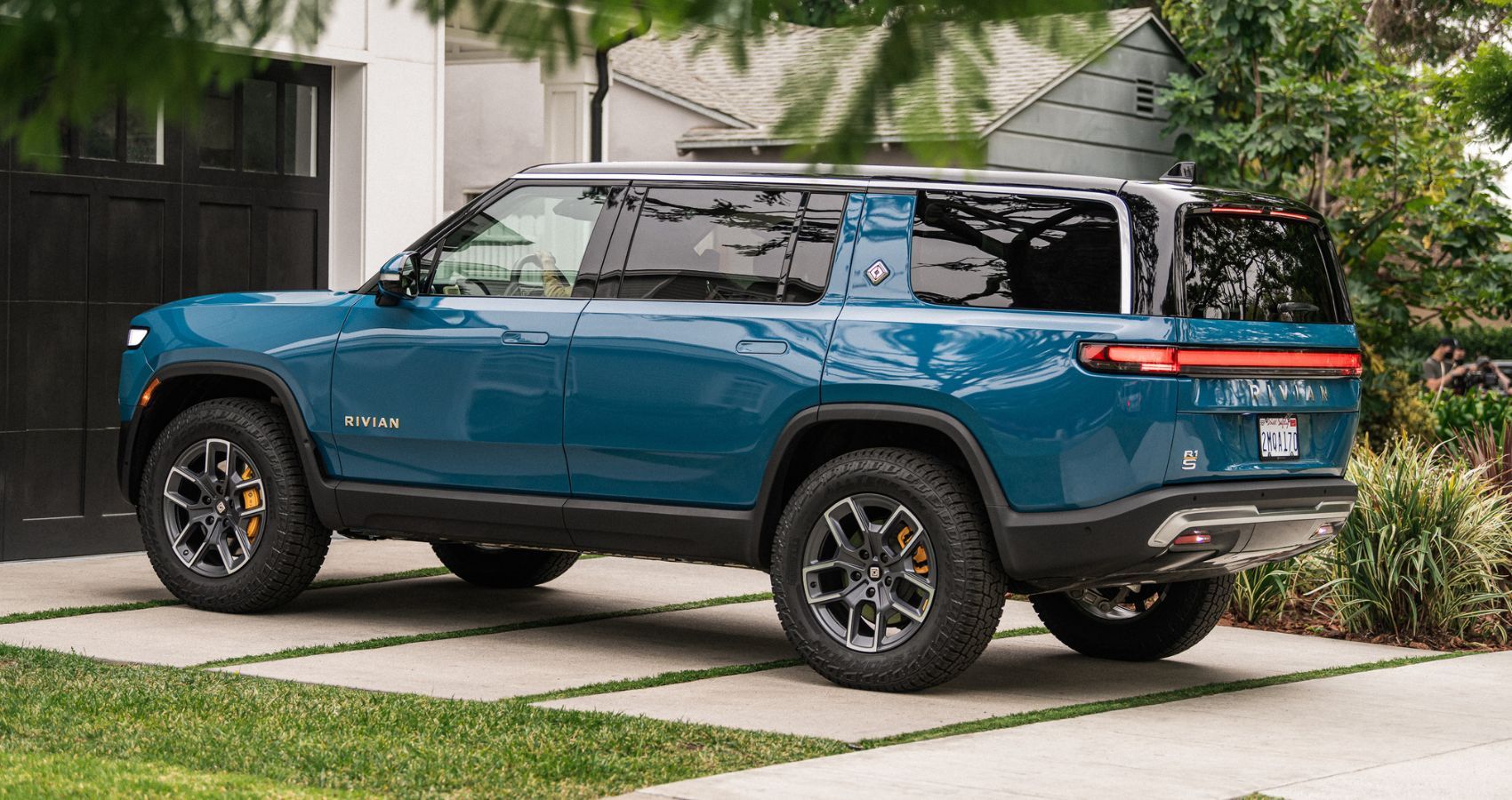 Here's Why The Rivian R1S Resale Value Might Have Plummeted By As Much ...